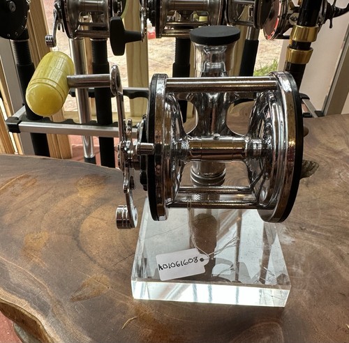 Penn Long Beach No. 65 Vintage Reel with Display Stand | eBay