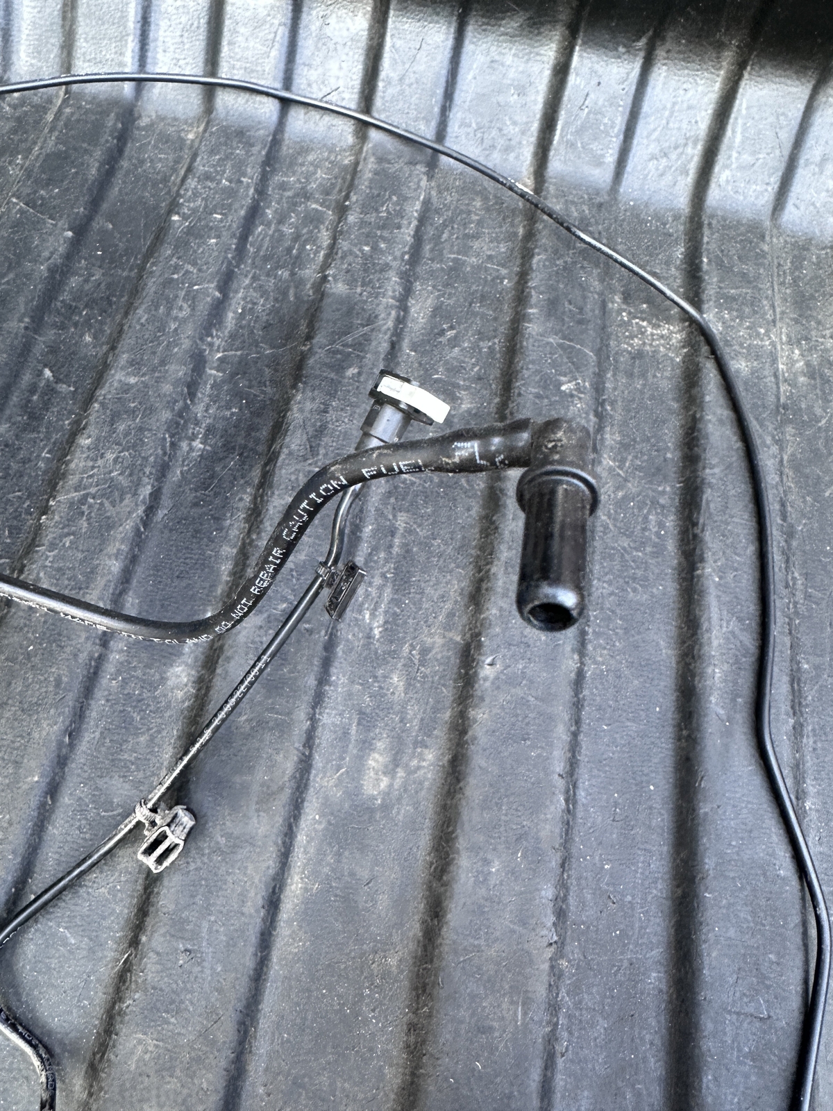 VOLVO V60 II 225, 227 2.0 T4 Fuel line pipe hose 32242167 2.00 Petrol ...