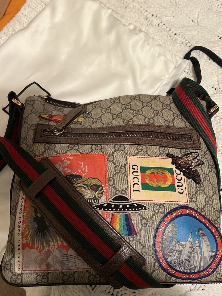 Gucci UFO Courrier Messenger GG Supreme Crossbody Bag Purse | eBay