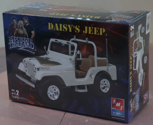 Daisy's Dukes of Hazzard Jeep JC-5 Golden Eagle 1:25 AMT Model Kit ...