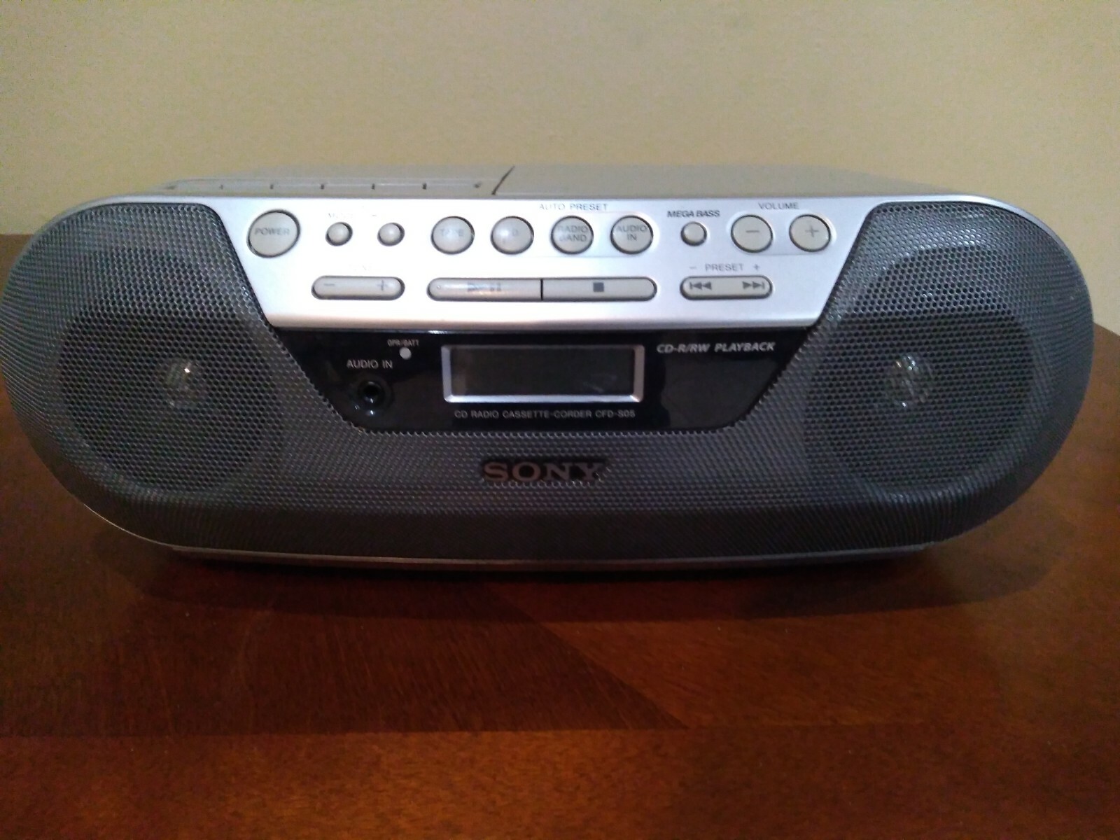 Sony CFD-S05 CD/Headphone Jack/CD-R Playback/Radio/CD-RW Playback ...