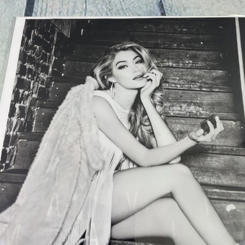 2014 Sexy Lady Legs Guess Fashion Print Ad/Poster Promo Art Magazine ...