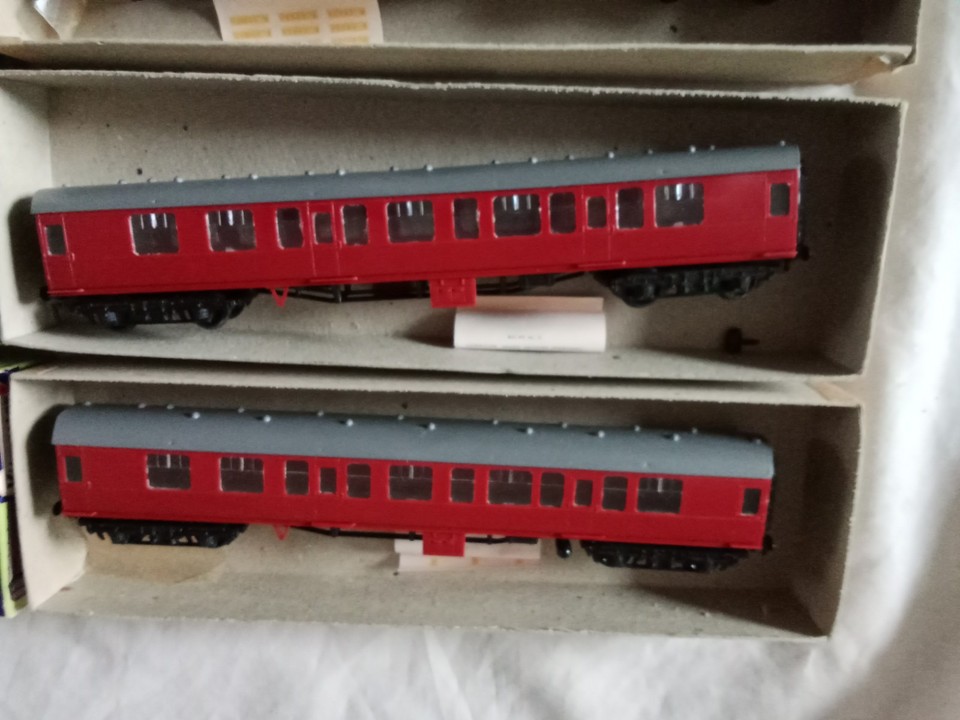 OO/HO GAUGE 4 KITMASTER COACHES 2ND CORRIDOR MAROON LOSE PARTS SOLD AS ...