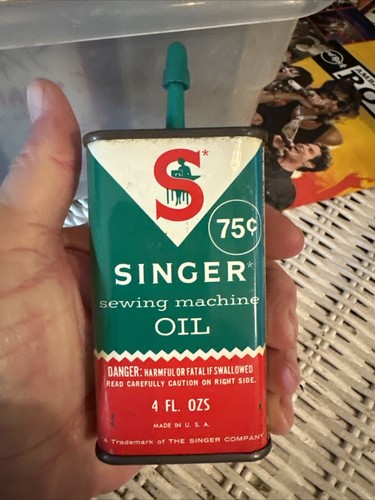 Vintage NEW SINGER Sewing Machine OIL CAN 39cent 4oz Handy Oiler FULL ...