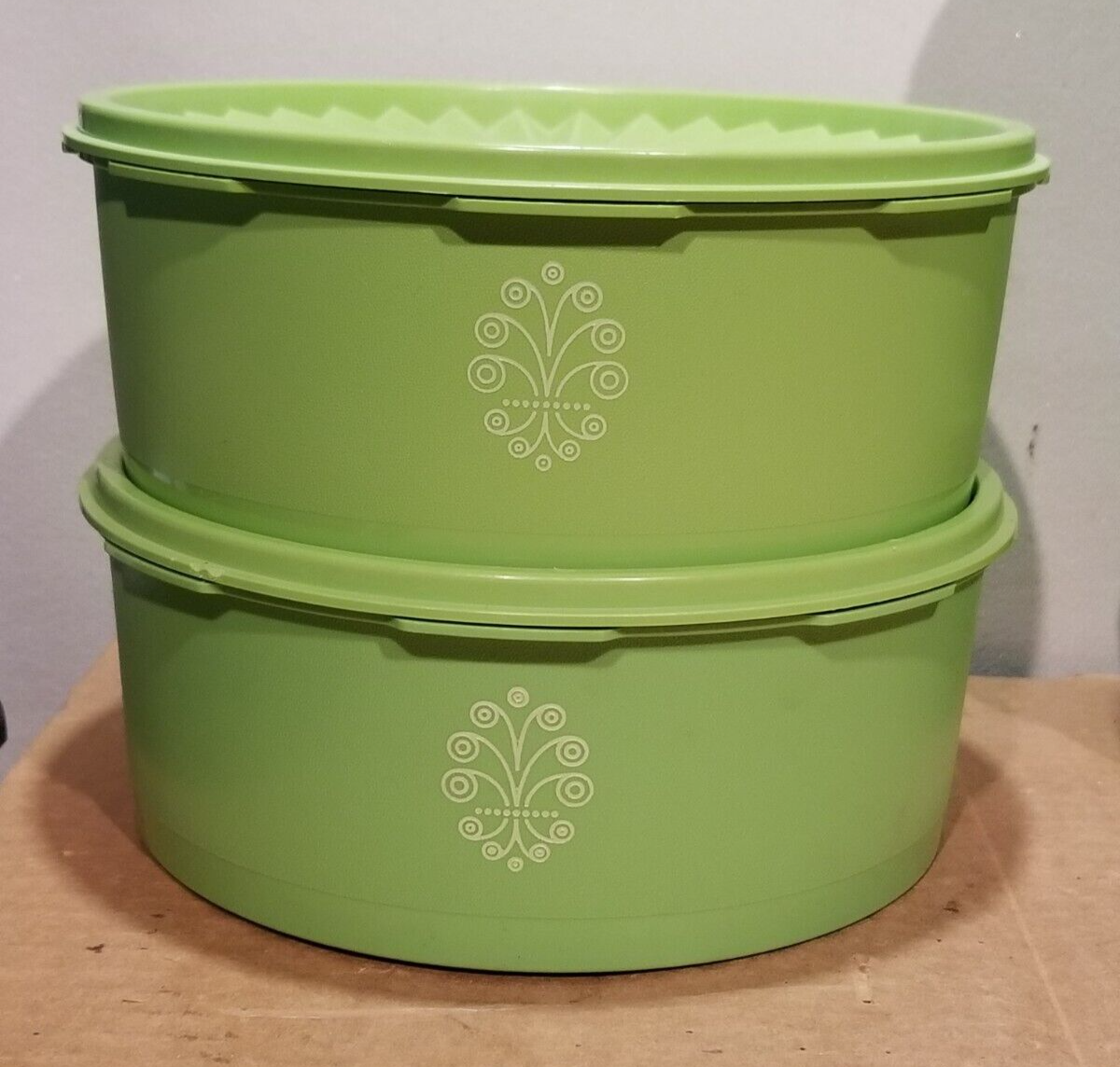 2 Vtg TUPPERWARE #1204 Lime Green Canister w/#1205 Sealing Lids USA | eBay