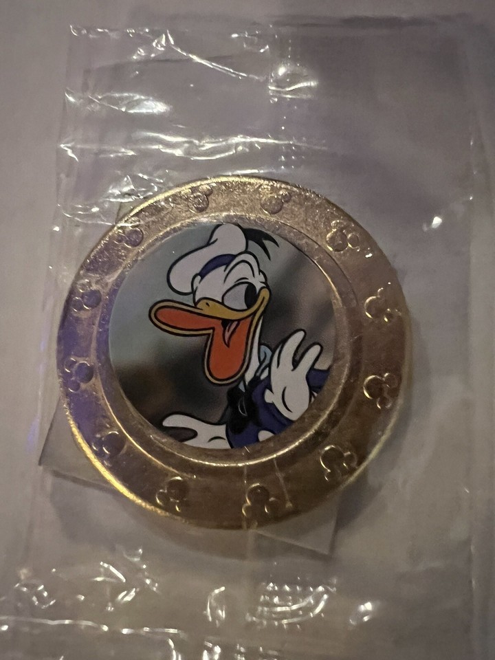BRAND NEW Disney Wonder Ball Donald Duck 100 | eBay