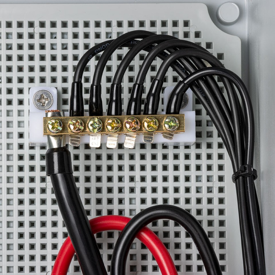 6 String Solar PV Combiner Box Junction Box 15A DC fuse 63A DC Circuit ...