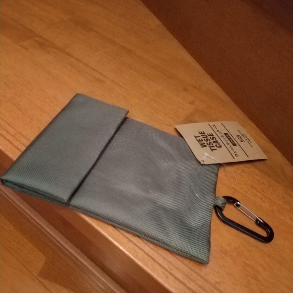 585 Wet Tissues Case Gray with Carabiner Portable | eBay