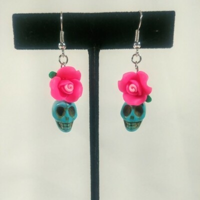 Artisan Howlite Turquoise Colored Skull Stone & Fimo Flower Beaded ...