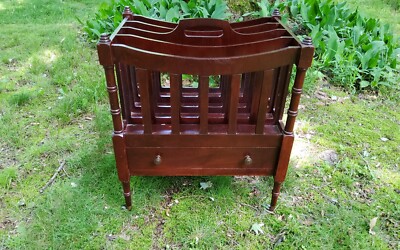 Arts & Crafts Movement - Magazine Rack