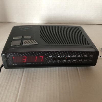 Vintage Magnavox “The Nightline” AM FM Dual Alarm Clock Radio Model AJ ...