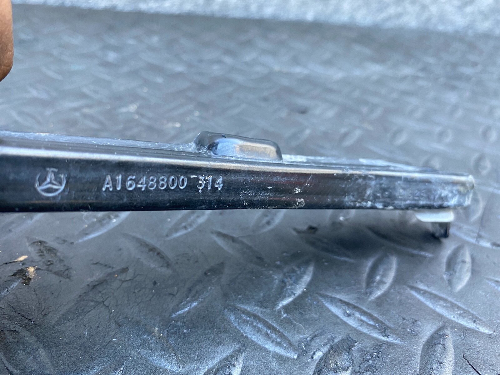 Mercedes-Benz M-class W164 Left Fender Bracket A1648800314 OEM for sale ...