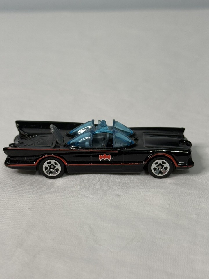 Hot Wheels Blue BATMOBILE 1966 TV Series Batman Mattel DC Comics Die ...