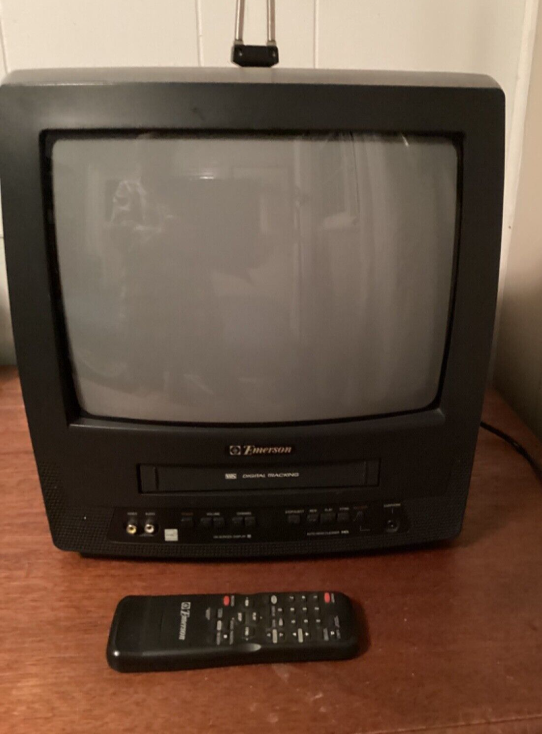 Emerson CRT TV VCR VHS Combo RETRO GAMING 13" WITH Remote -VHS not ...