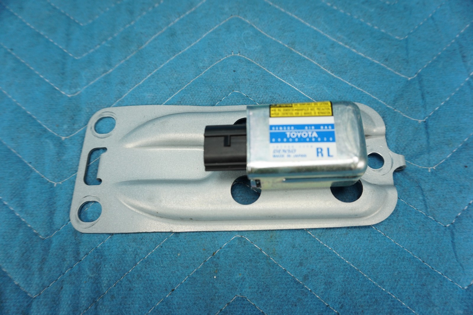 Toyota Highlander Rear RH or LH Impact Crash Sensor 2004-2007 OEM | eBay