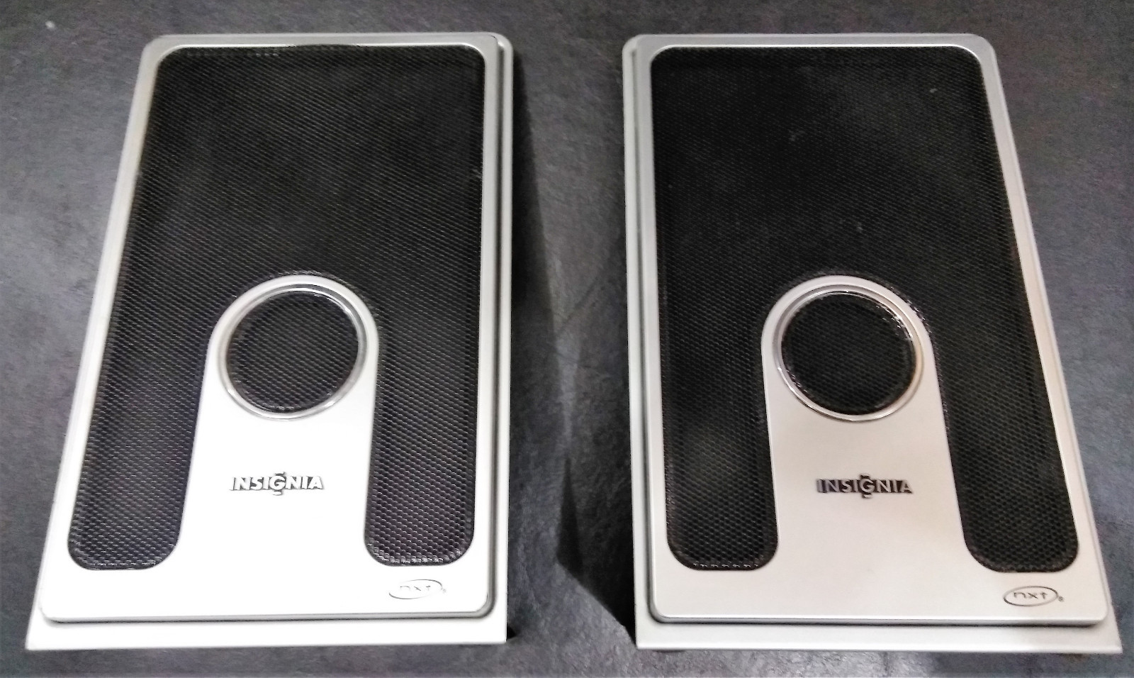 8WW67 PAIR OF "FLAT" SPEAKERS, NXT, INSIGNIA, SOUND GREAT, 14 OZ NET WT ...