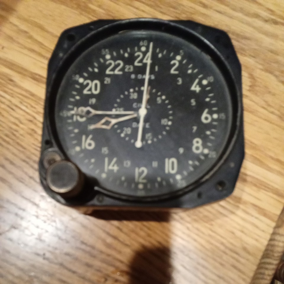 WALTHAM 8-DAY, C.D.I.A. AERONAVAL CLOCK, Civil Date Indicator from WWll ...