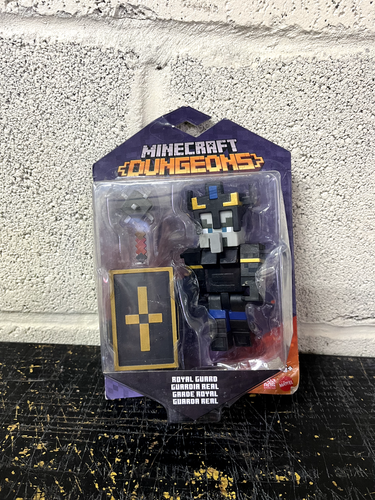 Minecraft Dungeons Collectible Royal Guard Battle Figure NEW DAMAGED ...