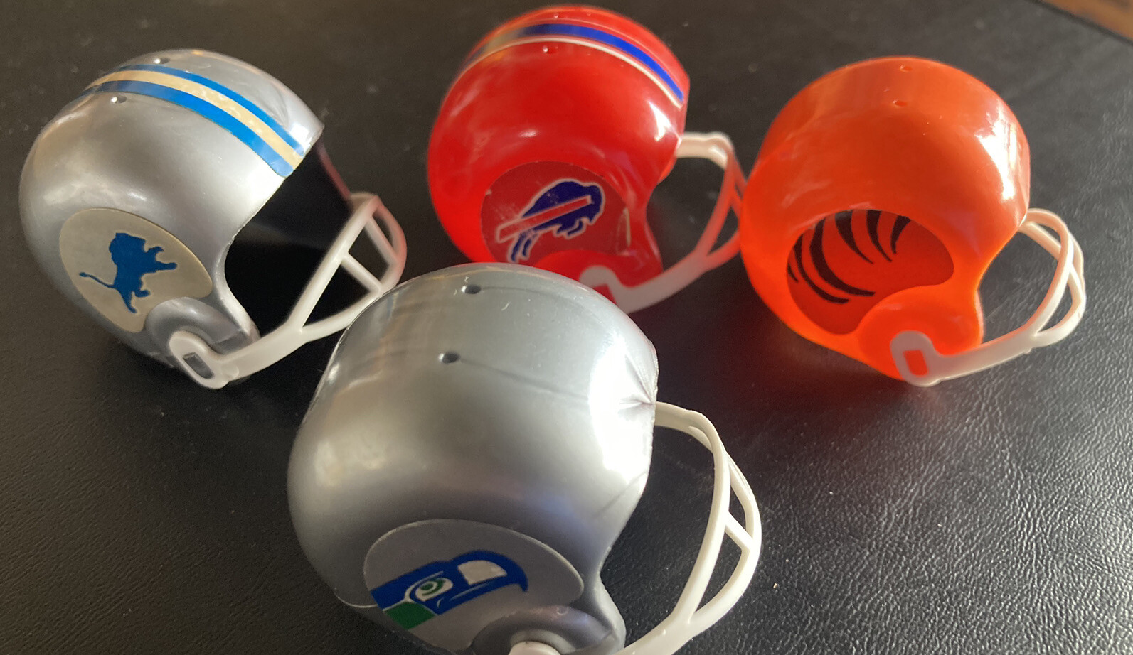Lot 12 Vintage NFL Mini Gumball Football Helmets ~ in Mixed Condition ...