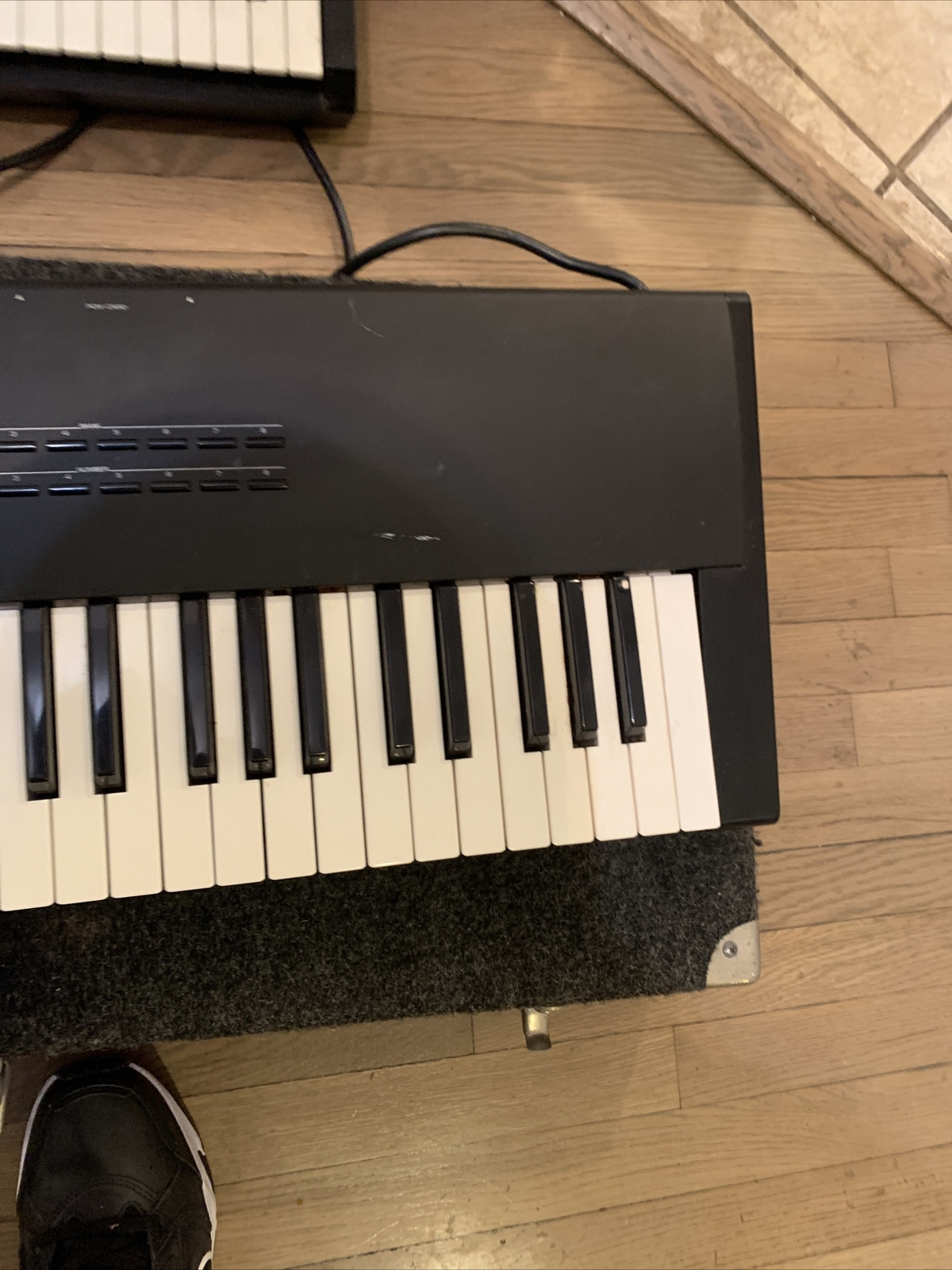 Roland U20 RS-PCM Keyboard Synthesizer for Parts Or Repair With Case ...