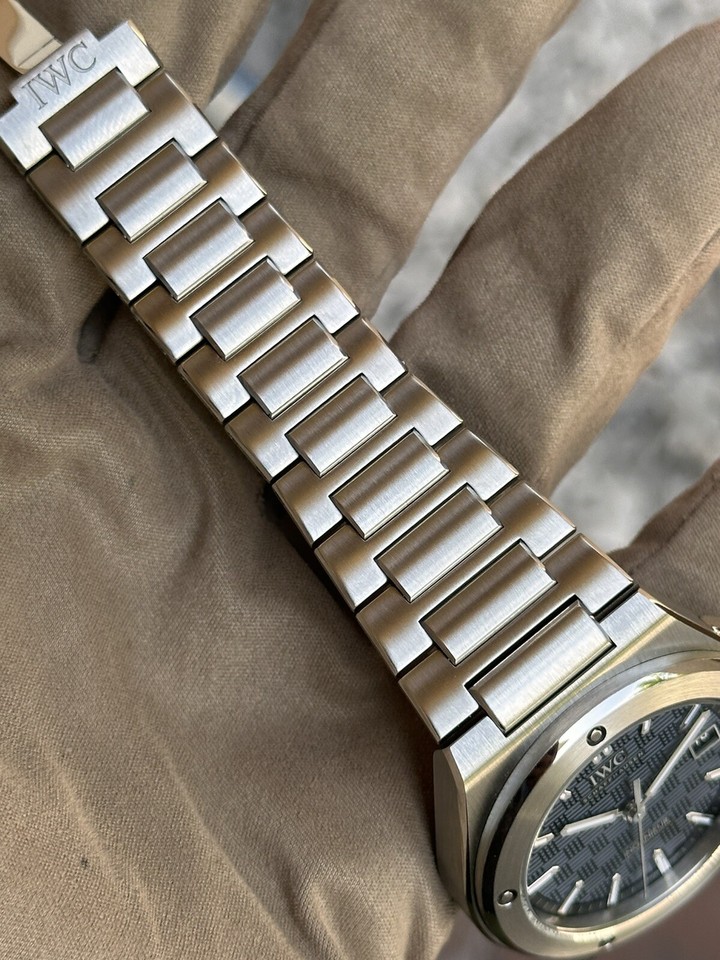 IWC Ingenieur Men's Black Dial Watch IW328901 Automatic 40mm Steel Case ...