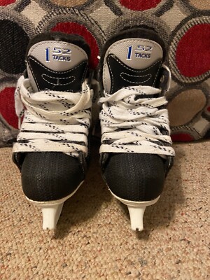 CCM 152 TACKS YOUTH 8 HOCKEY SKATES | eBay