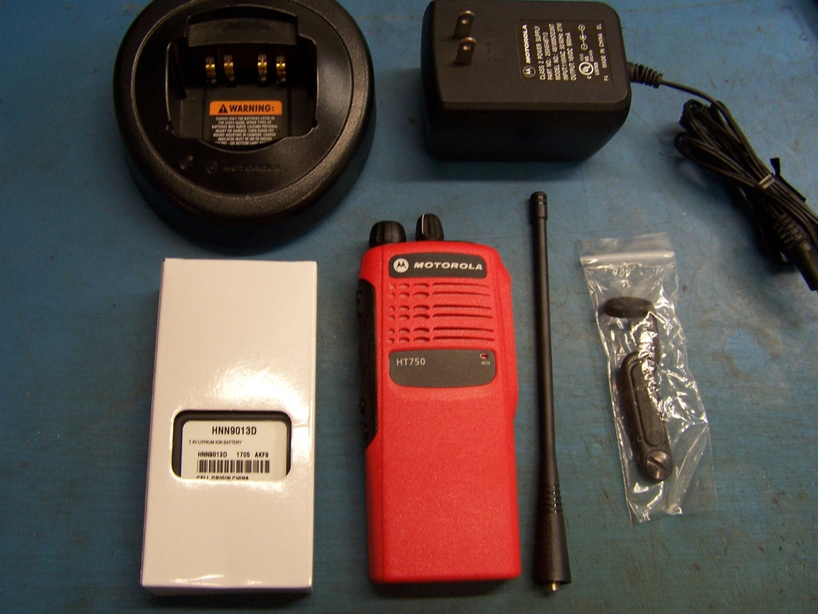 Motorola HT750 UHF 403-470 16 Channel AAH25RDC9AA3AN Mint Condition ...