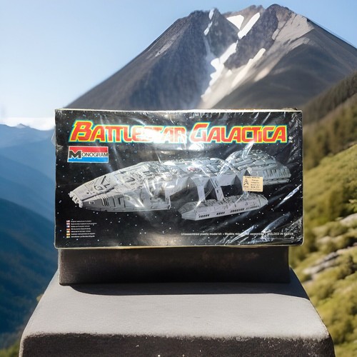 Battlestar Galactica model by Monogram from 1978 Box Damaged Factory ...
