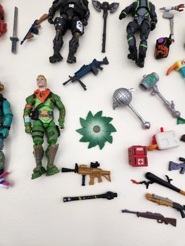 Fortnite lot Of 11 Action Figures 4" Plus Accessories/guns/packs Battle ...