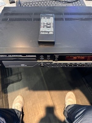 Tascam CD-RW900SL Professional CD Rewritable Recorder Player Rackmount ...