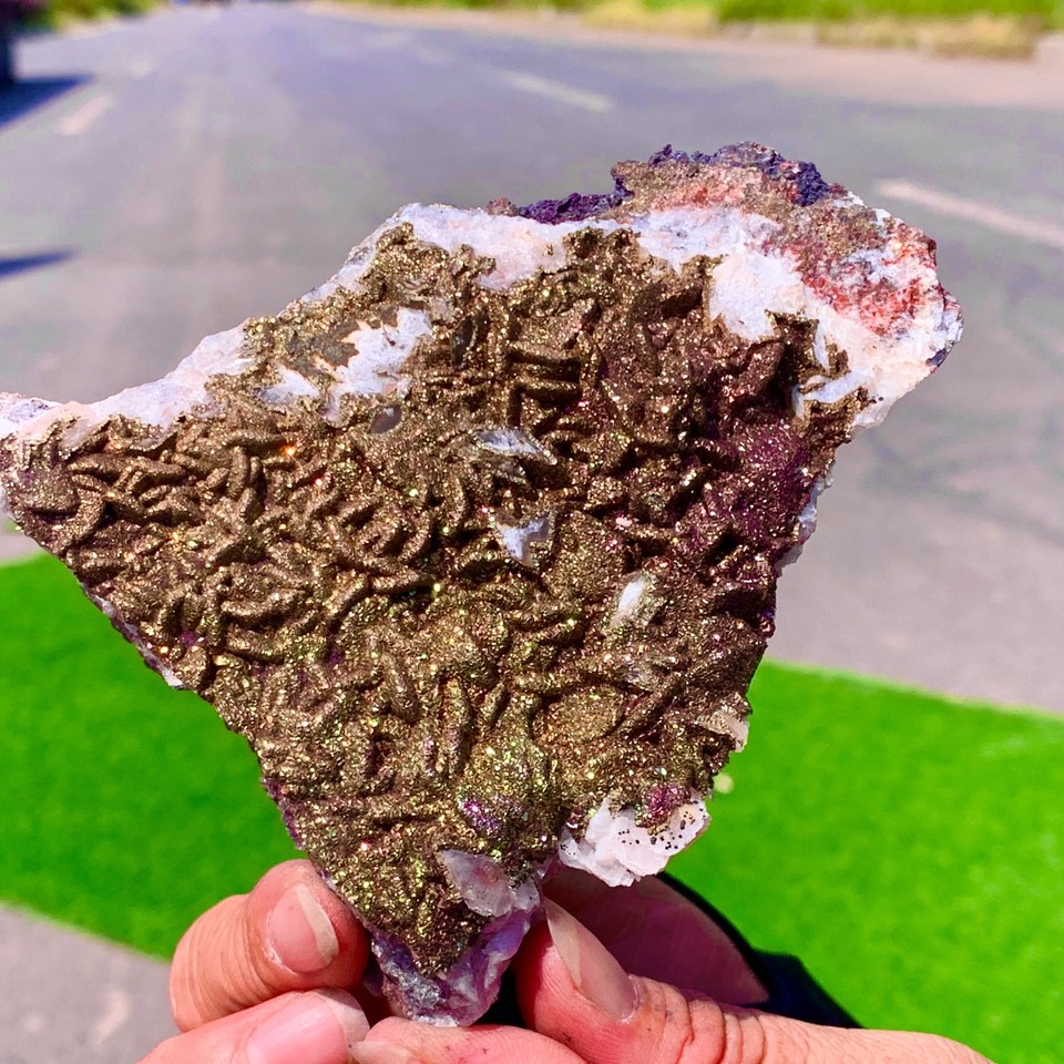 281G Natural and beautiful colored limonite ore mineral specimen/DaYe ...