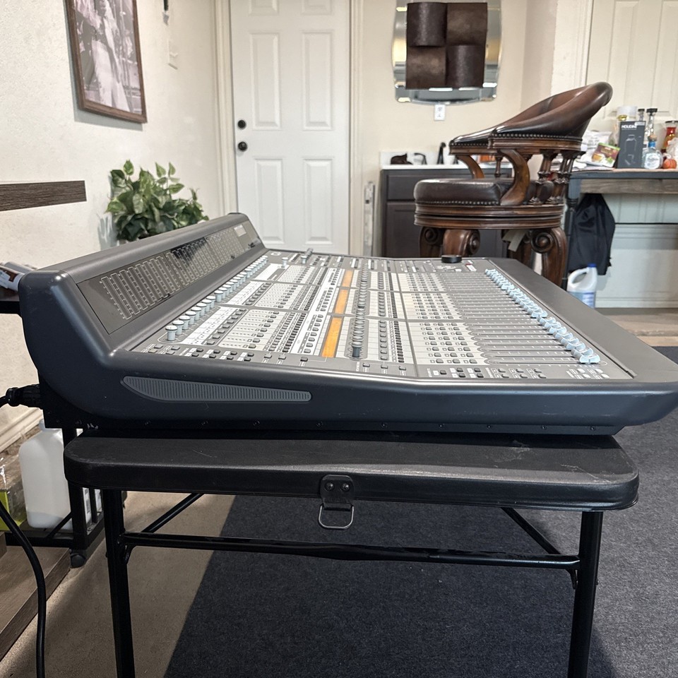 Avid C24 Mixing Console 24 Channels Fader-Type Control XLR DB25 Pro ...