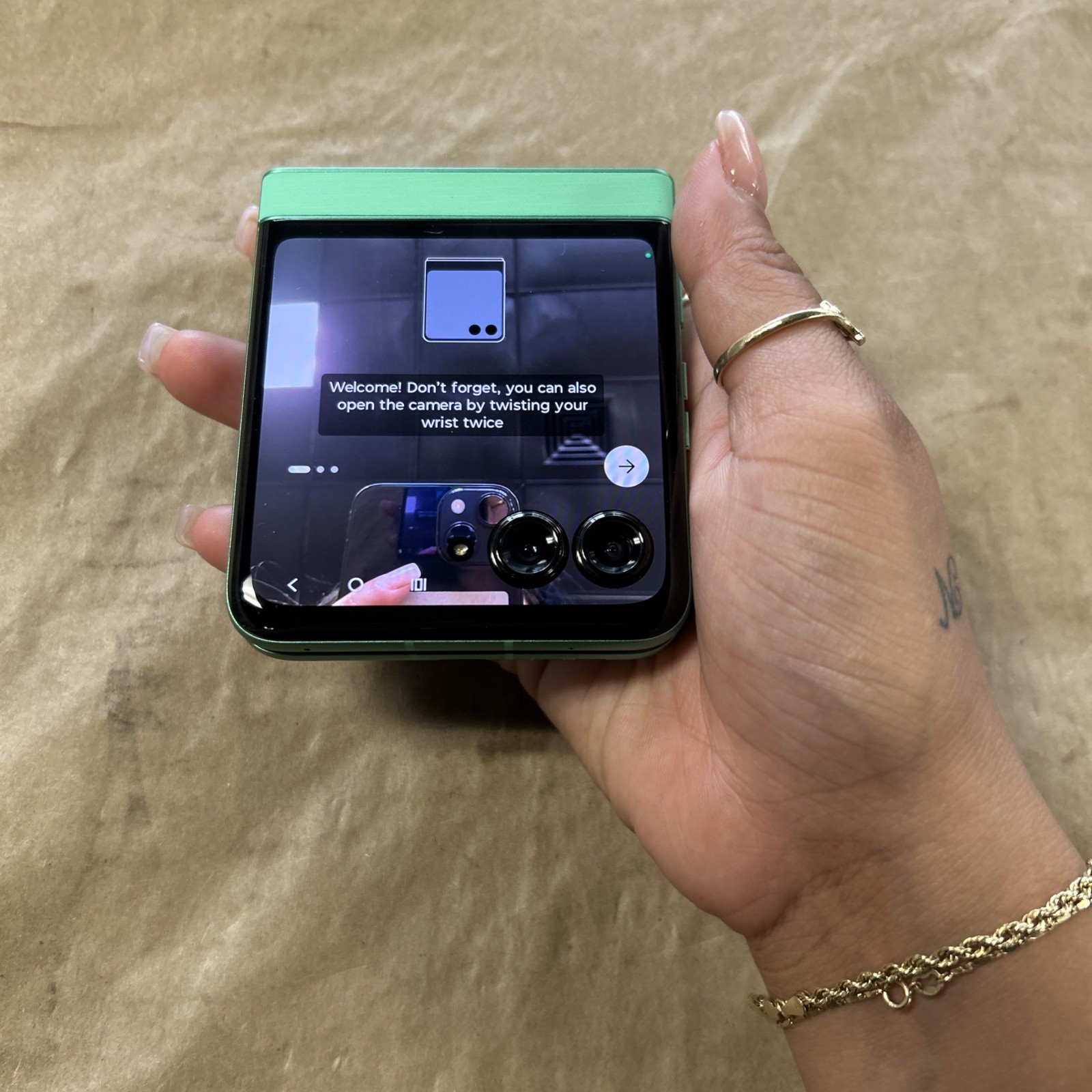 Motorola razr (2025) 256GB Folding Flip Phone Unknown Career Spring Bud Green | eBay