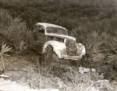 1950s Tommy Moon s Modified stock car sits out bushes flipping off- Old ...