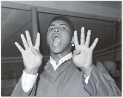 Muhammad Ali 16x20 Licensed Photo Holding up Fingers Unsigned Pristine ...
