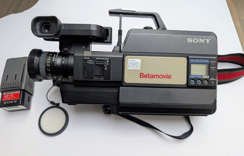 Sony Betamovie CCD-V8AF Camcorder w/ Case + Battery – Vintage 1980s AF ...