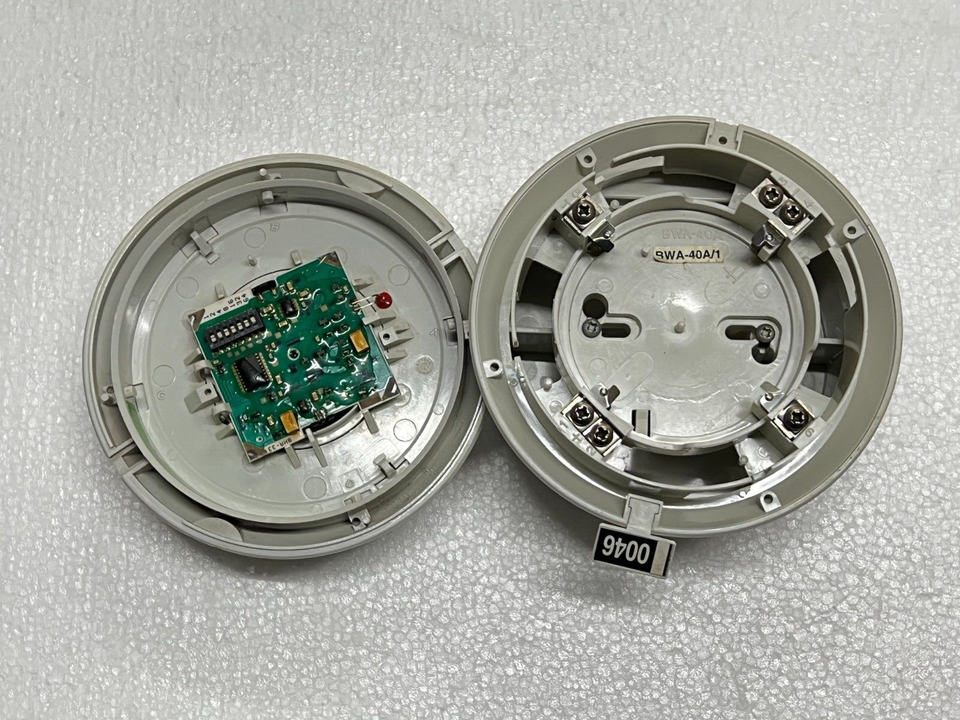 Autronica BHH-31A Smoke Detector With Detector Base BWA-40A/1 & BWP-40B ...