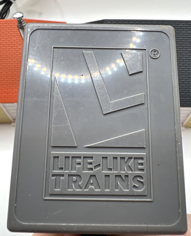 "Life Like" Train Stations HO Buildings Work! - Remote Lights Up and ...