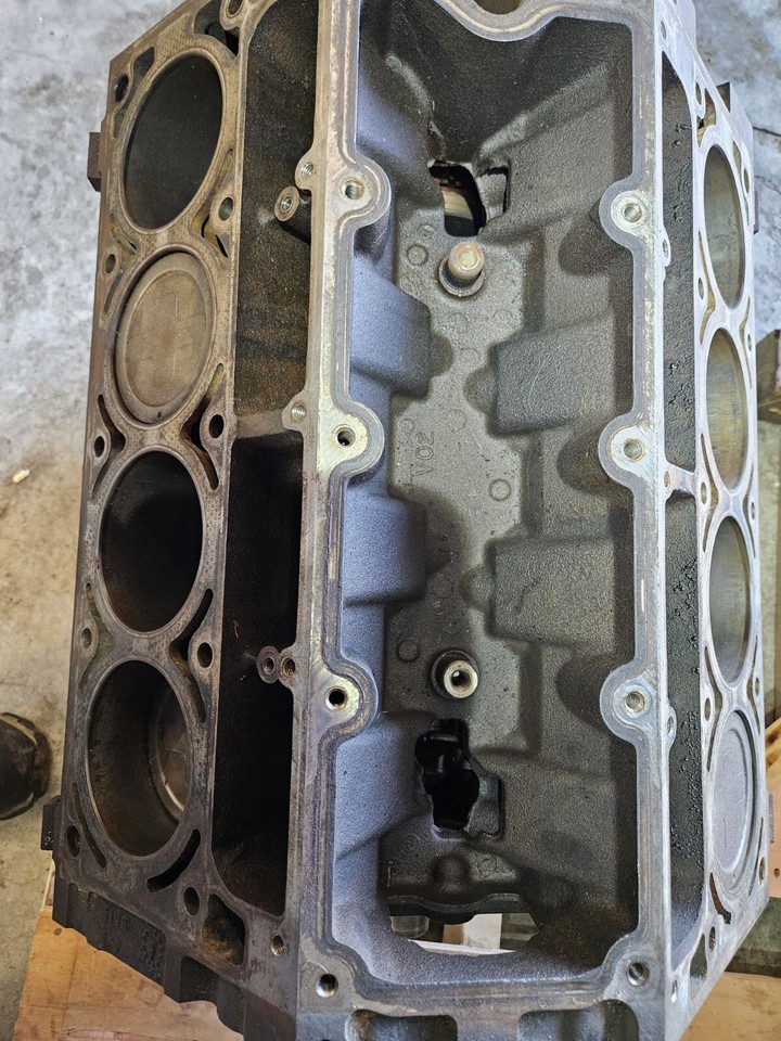 GMC , Chevrolet 5.3L LS Gen III V8 OHV Short Block 12567392 LM7 Needs ...