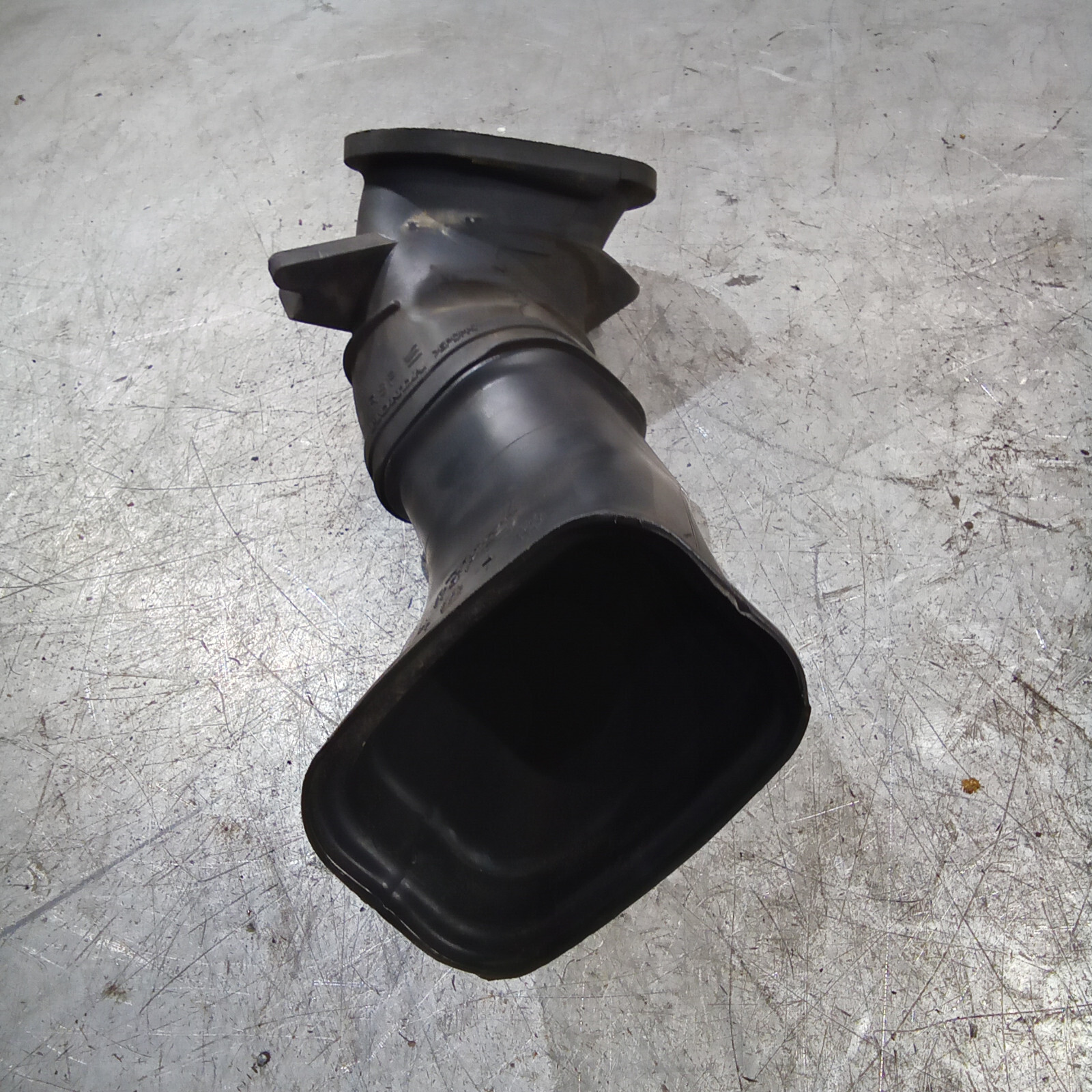 Honda Civic MK8 FN2 2006-2011 Front Plastic Air Intake Inlet Pipe Duct ...