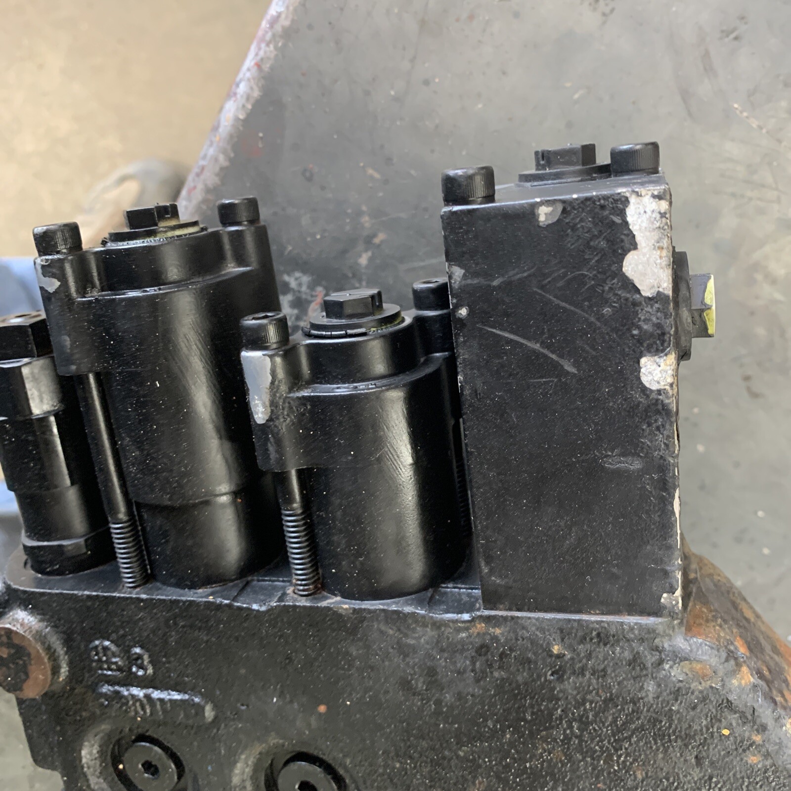 Control valve fits Case OEM 87546975 420 430 435 445 465 440CT 450CT ...