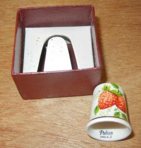 TIMBLE COLLECTORS CLUB CARD 'STRAWBERIES' TIMBLE PALISSY-CHINA ENGLAND ...