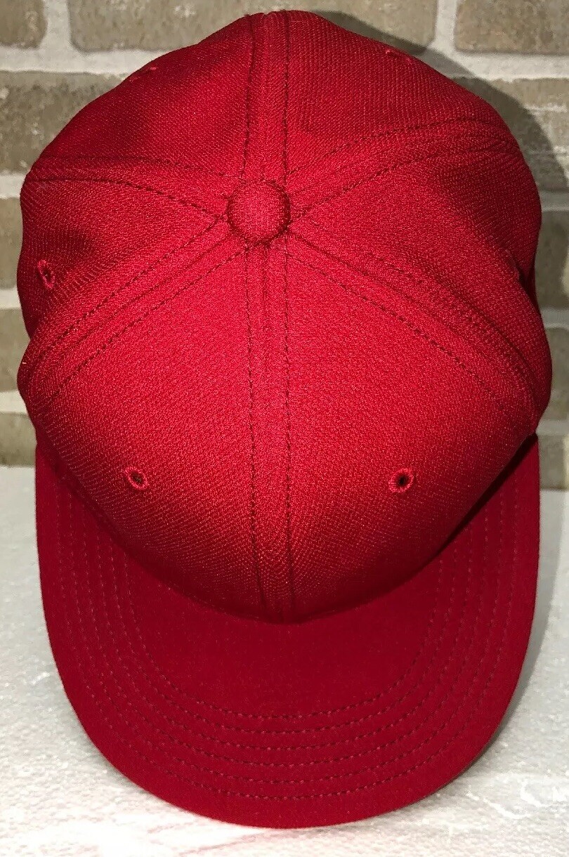 Under Armour UA Red 4 Way Stretch Hat Cap Fitted Size Medium ...