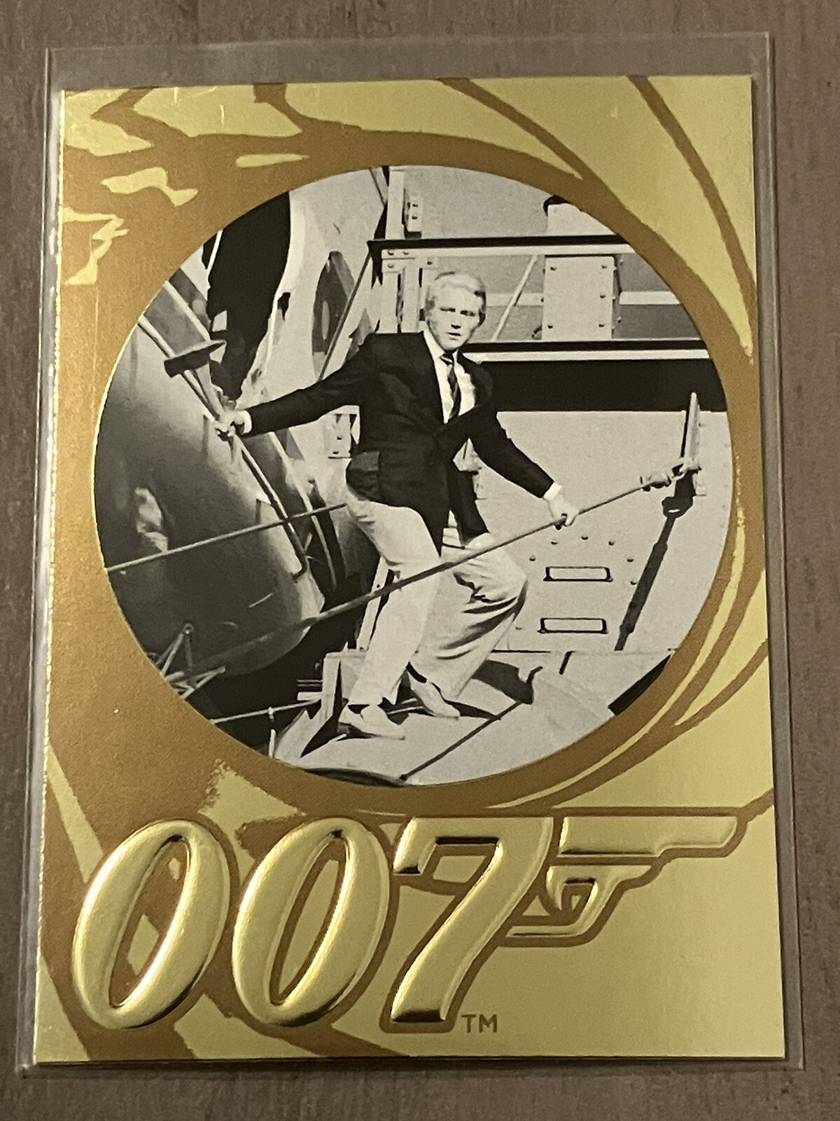 Max Zorin Fights Bond on Bridge - James Bond 007 Trading Card. A View ...