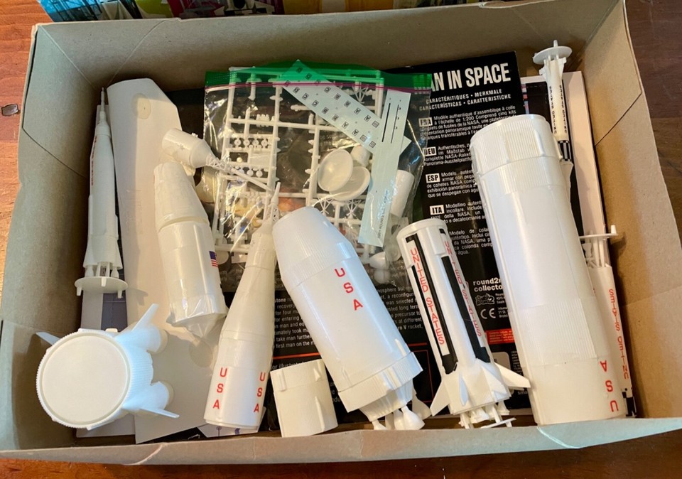 AMT #700-06 Man In Space 5 Complete Rocket Kits Saturn V Apollo Craft 1 ...