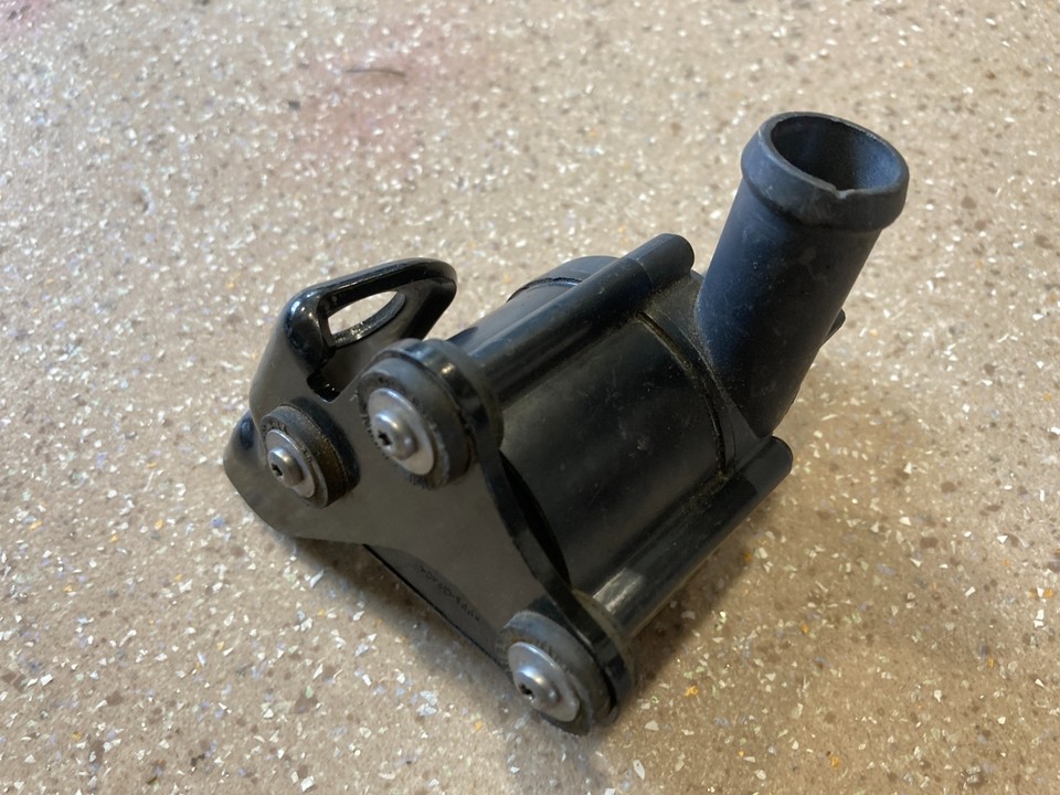 Wasserpumpe Audi Q3 8U 2.0TFSI Zusatzwasserpumpe Auxiliary Water Pump ...