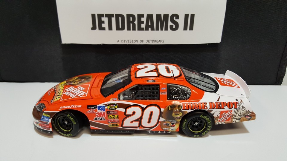 1/24 #20 TONY STEWART MADAGASCAR 2005 CHEVY MONTE CARLO ACTION RACING ...