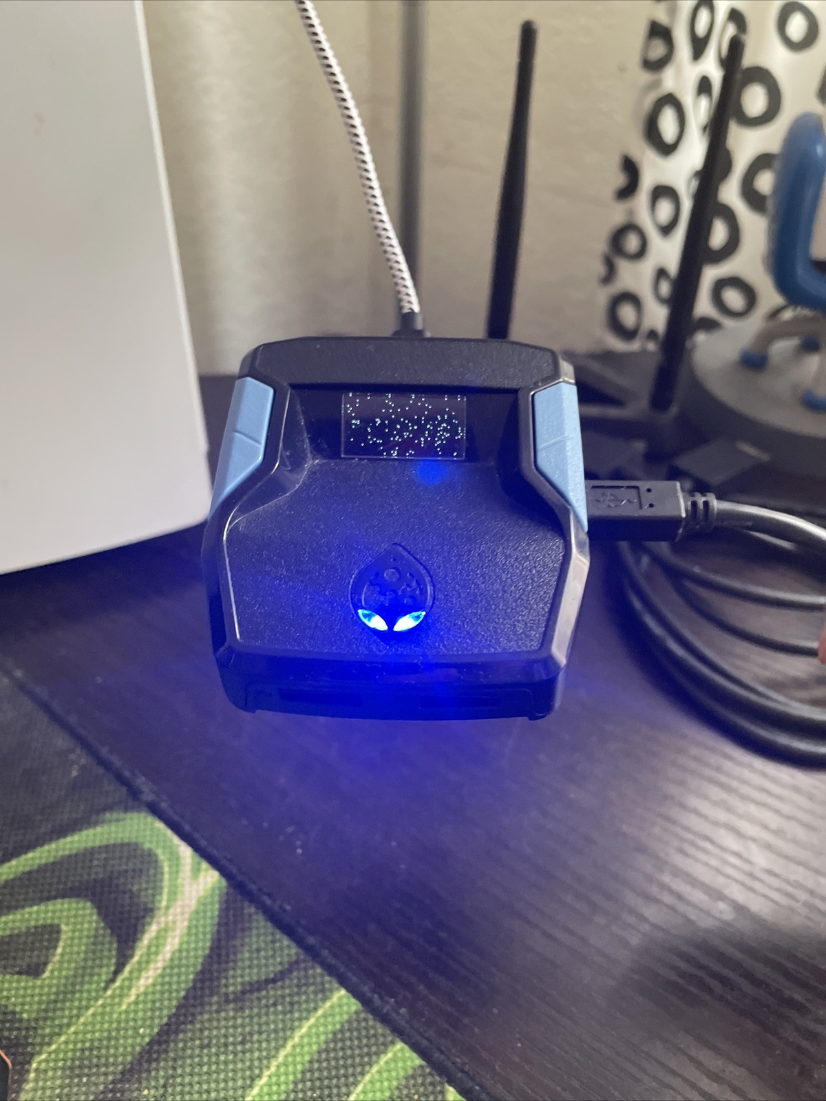 Cronus Zen Controller Emulator (comes with cords. PS, Xbox, PC, etc ...