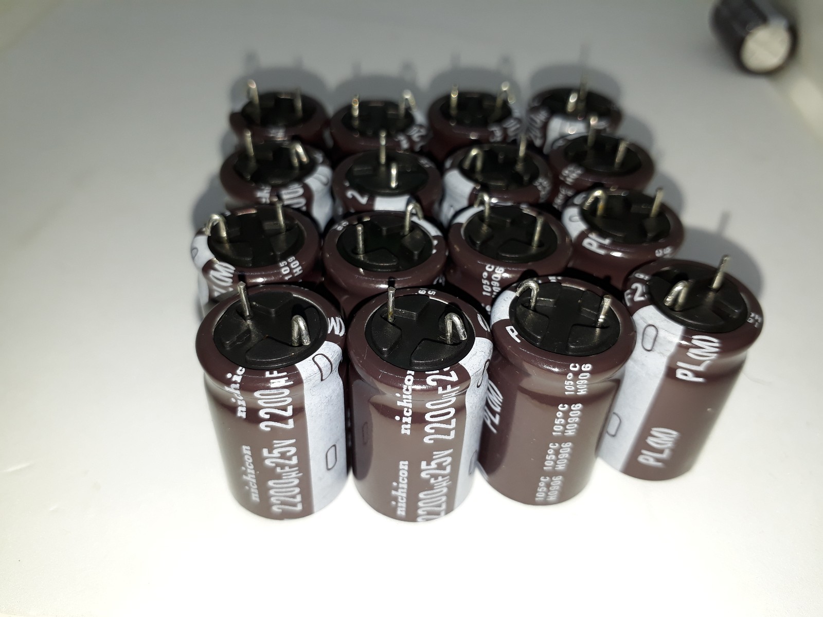 20pcs NEW GENUINE NICHICON JAPAN PL 2200uF 25V EXTREMELY LOW ESR LONG ...