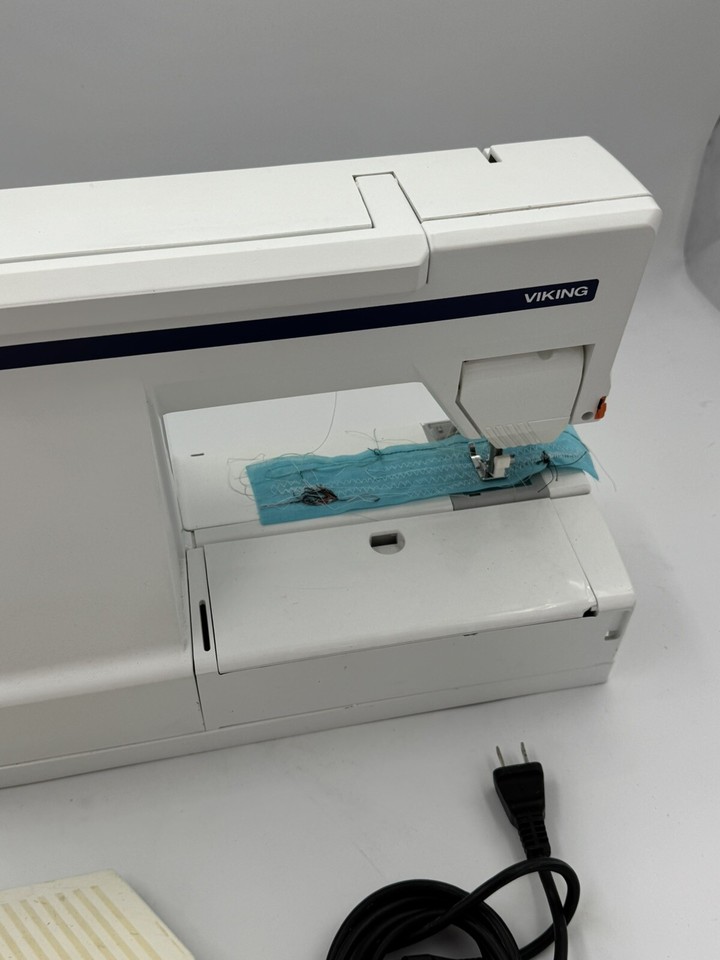 Husqvarna Viking Daisy Sewing Machine w Foot Pedal S2 25 S225 | eBay